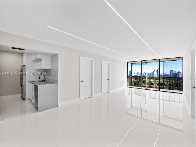 Luxury apartment complex for rent in Aventura, United States
