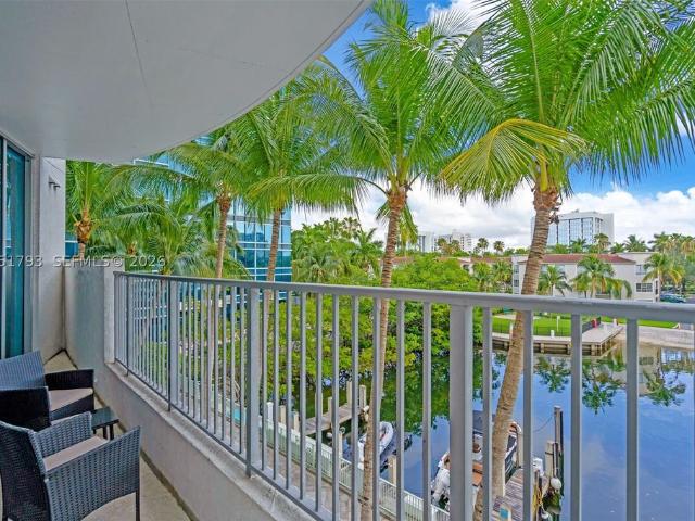 Luxury apartment complex for rent in Aventura, United States