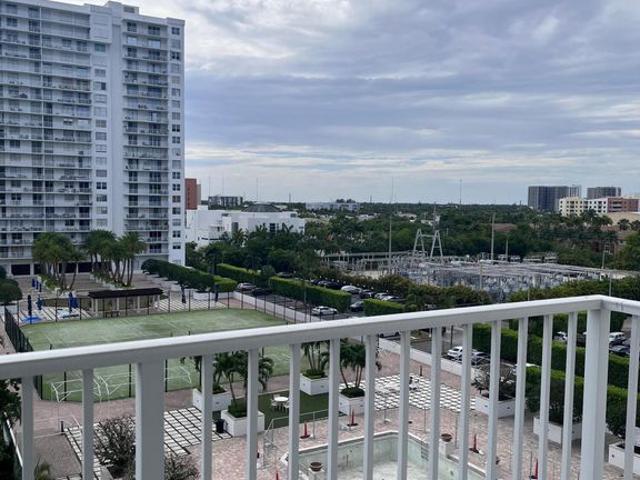Luxury apartment complex for rent in Aventura, United States