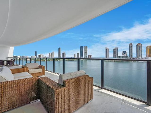Luxury apartment complex for rent in Aventura, United States