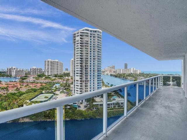 Luxury apartment complex for rent in Aventura, United States