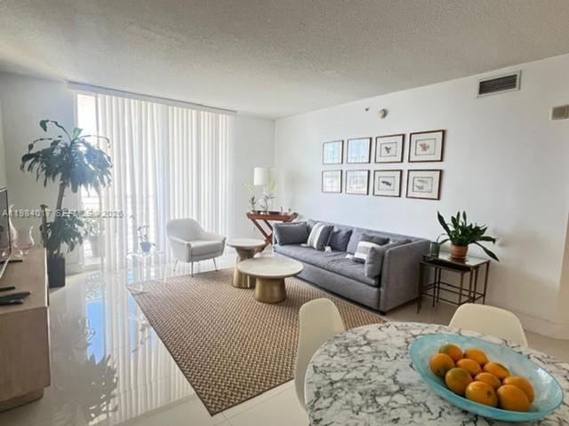 Luxury apartment complex for rent in Aventura, United States