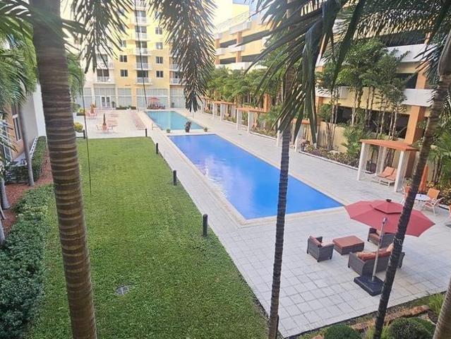 Luxury apartment complex for rent in Aventura, United States