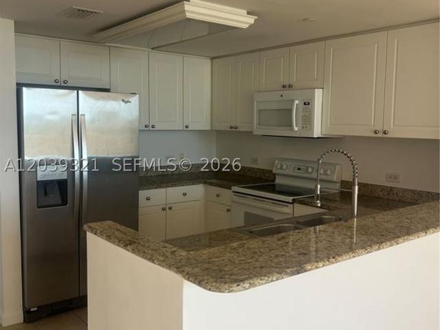 Luxury apartment complex for rent in Aventura, United States