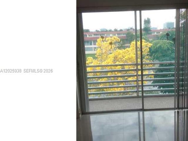 Luxury apartment complex for rent in Aventura, United States