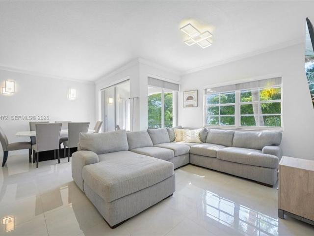 Luxury apartment complex for rent in Aventura, United States