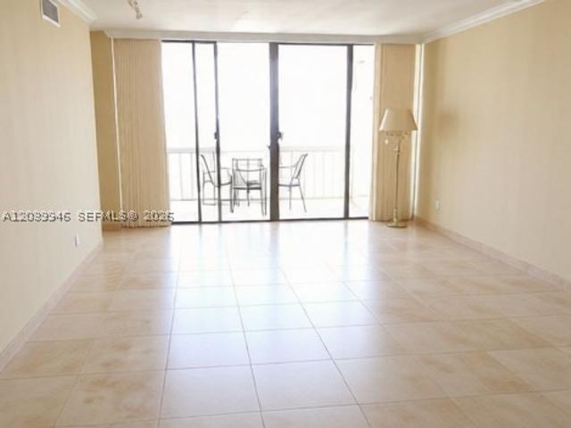 Luxury apartment complex for rent in Aventura, United States