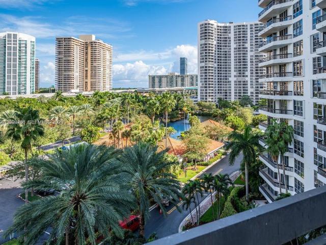 Luxury apartment complex for rent in Aventura, United States