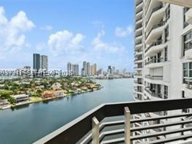 Luxury apartment complex for rent in Aventura, United States