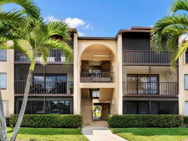 Luxury apartment complex for rent in Aventura, United States