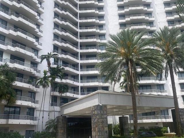 Luxury apartment complex for rent in Aventura, United States