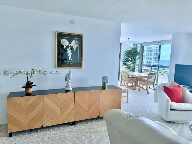 Luxury apartment complex for rent in Aventura, United States