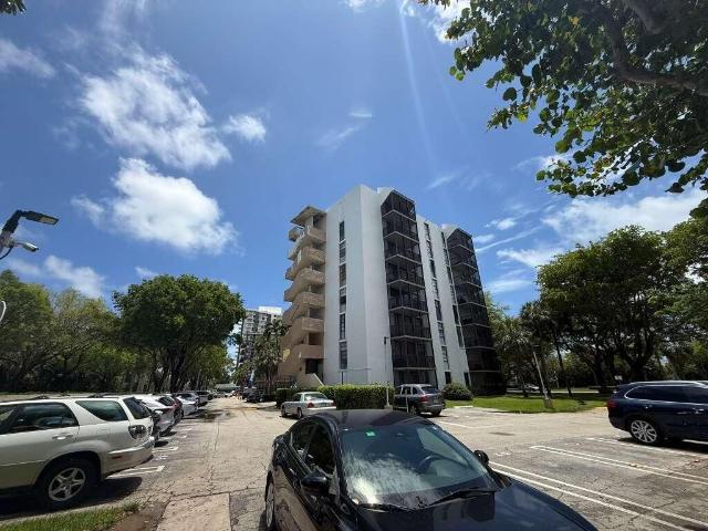 Luxury apartment complex for rent in Miami, Florida