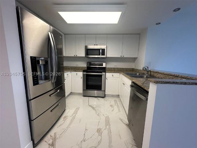 Luxury apartment complex for rent in Aventura, United States