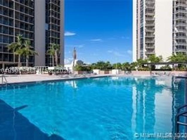 Luxury apartment complex for rent in Aventura, United States