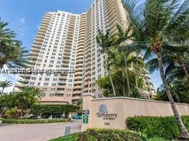 Luxury apartment complex for rent in Aventura, United States