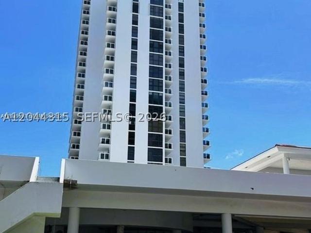 Luxury apartment complex for rent in Aventura, United States