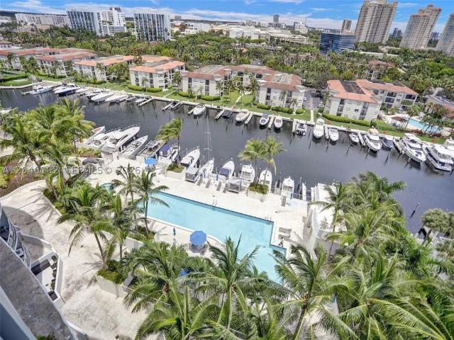 Luxury apartment complex for rent in Aventura, United States