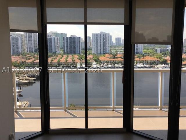 Luxury apartment complex for rent in Aventura, United States