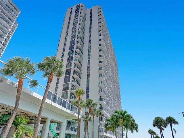 Luxury apartment complex for rent in Aventura, United States