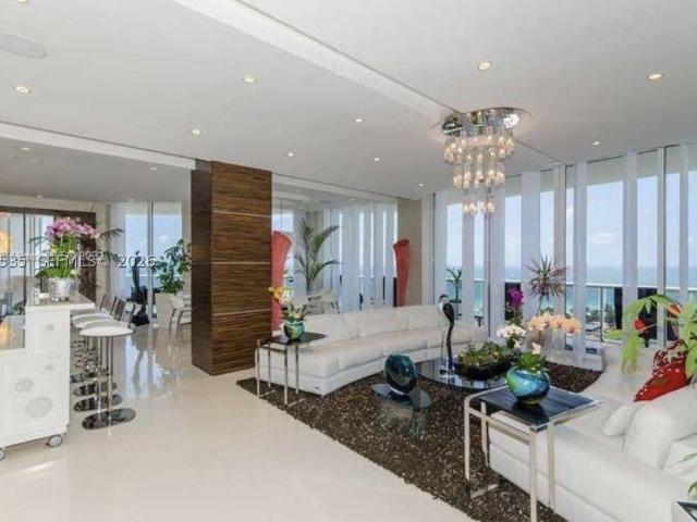 Luxury apartment complex for rent in Aventura, United States