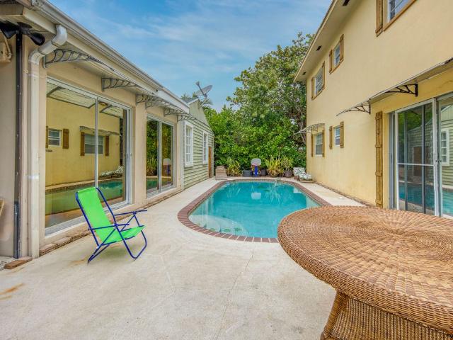Luxury apartment complex for rent in Aventura, United States