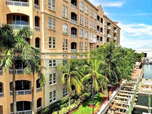 Luxury apartment complex for rent in Aventura, United States