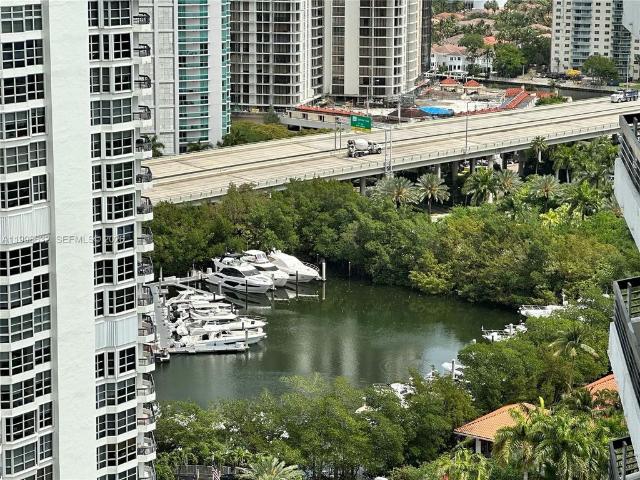 Luxury apartment complex for rent in Aventura, United States