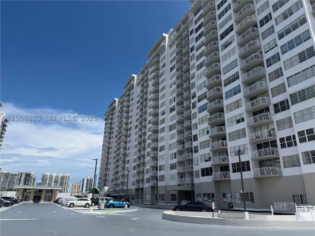 Luxury apartment complex for rent in Aventura, United States
