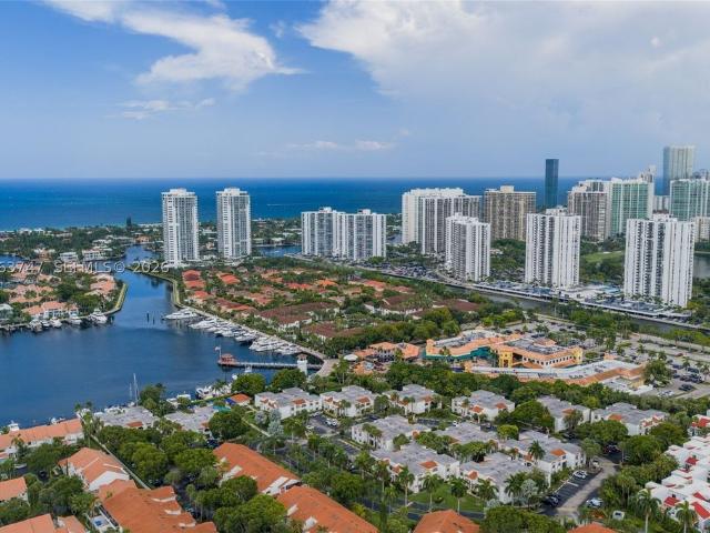 Luxury apartment complex for rent in Aventura, United States