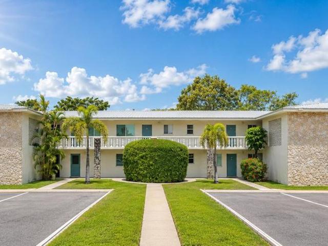 Luxury apartment complex for rent in Boynton Beach, United States