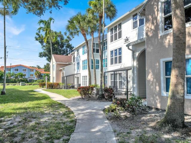 Luxury apartment complex for rent in Boynton Beach, United States