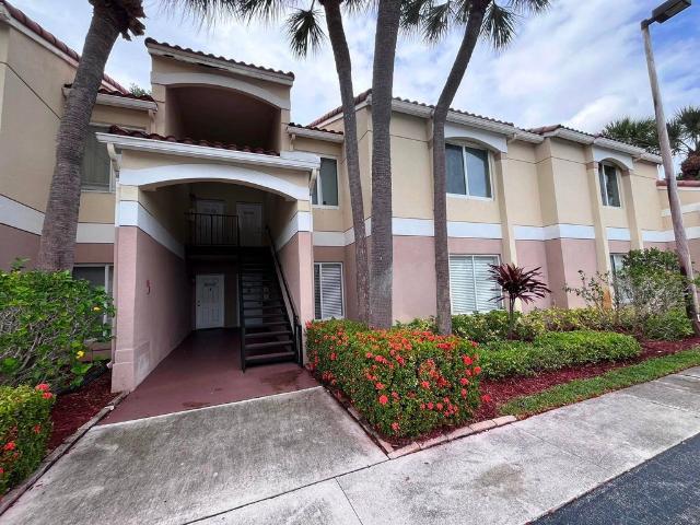 Luxury apartment complex for rent in Boynton Beach, United States