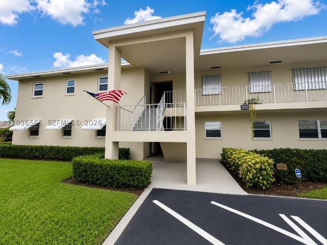 Luxury apartment complex for rent in Boynton Beach, United States