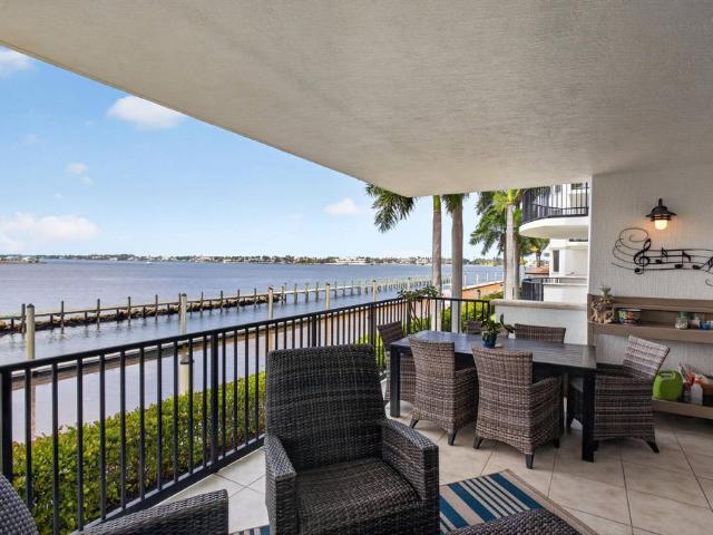 Luxury apartment complex for rent in Boynton Beach, Florida
