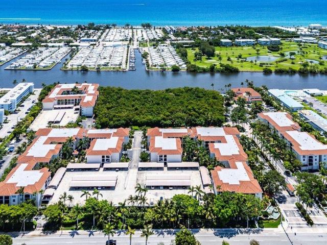 Luxury apartment complex for rent in Boynton Beach, Florida