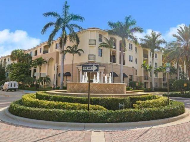 Luxury apartment complex for rent in Boynton Beach, Florida