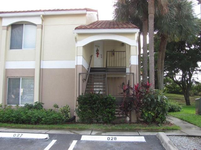 Luxury apartment complex for rent in Boynton Beach, Florida