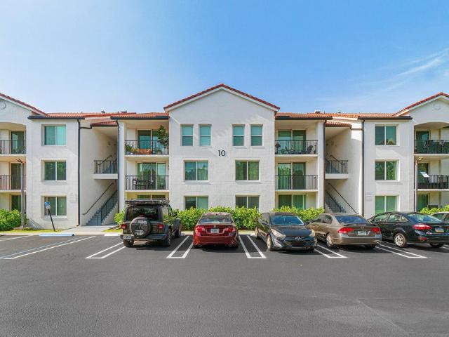 Luxury apartment complex for rent in Boynton Beach, Florida