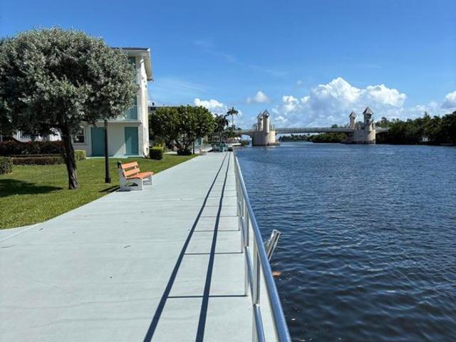 Luxury apartment complex for rent in Boynton Beach, Florida