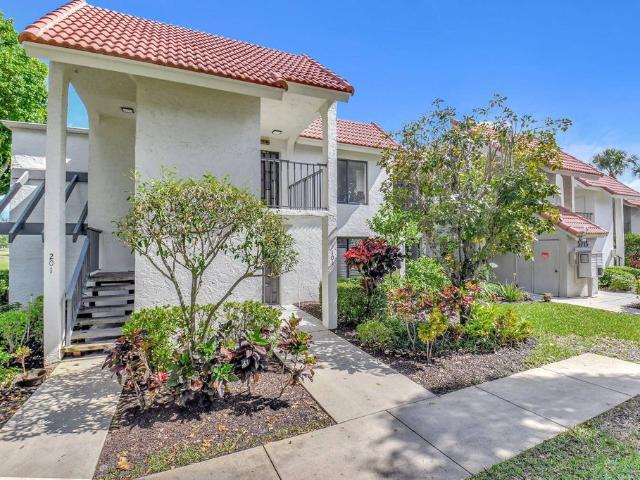 Luxury apartment complex for rent in Boynton Beach, Florida