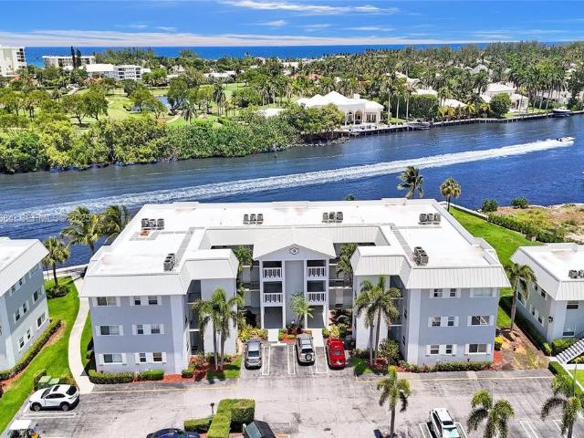Luxury apartment complex for rent in Boynton Beach, Florida