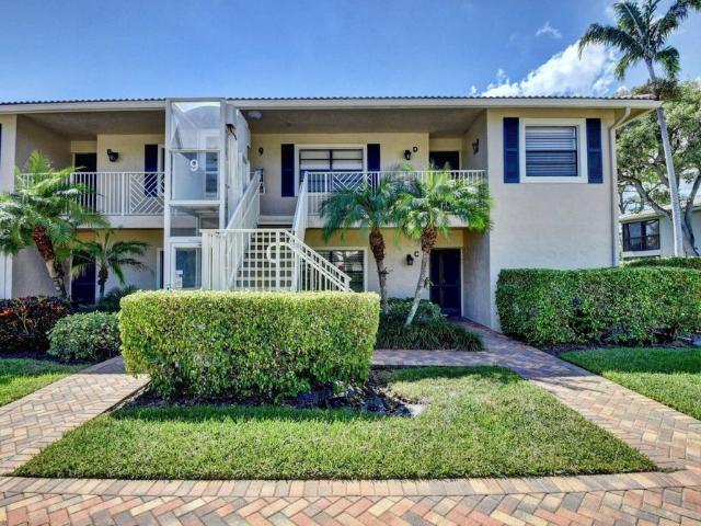 Luxury apartment complex for rent in Boynton Beach, Florida