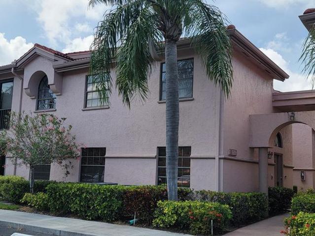 Luxury apartment complex for rent in Boynton Beach, Florida