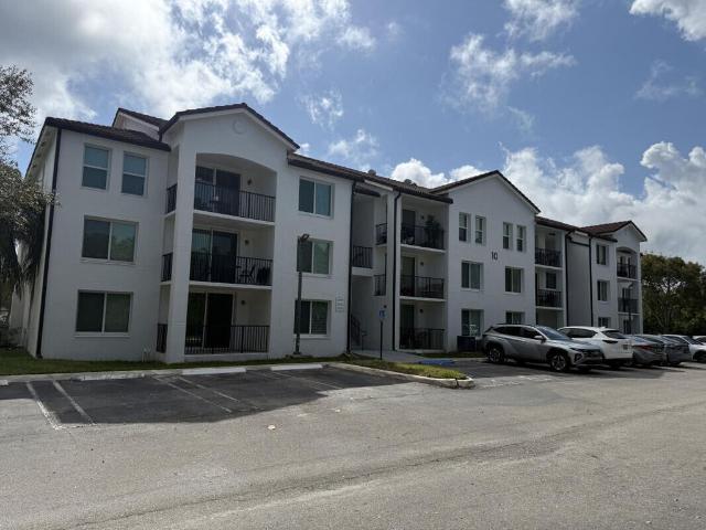 Luxury apartment complex for rent in Boynton Beach, Florida