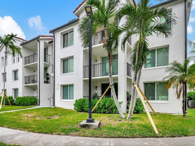 Luxury apartment complex for rent in Boynton Beach, Florida