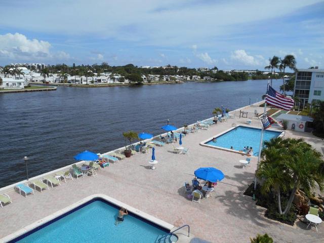 Luxury apartment complex for rent in Boynton Beach, Florida