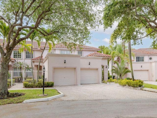 Luxury apartment complex for rent in Boynton Beach, Florida