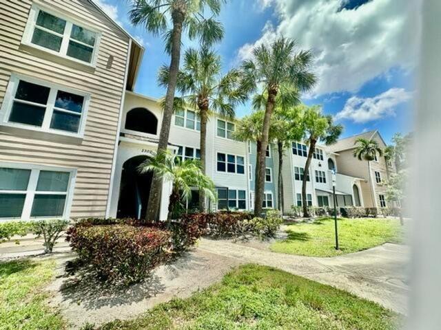 Luxury apartment complex for rent in Boynton Beach, Florida