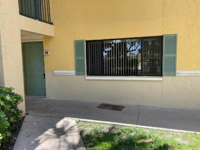 Luxury apartment complex for rent in Boynton Beach, Florida